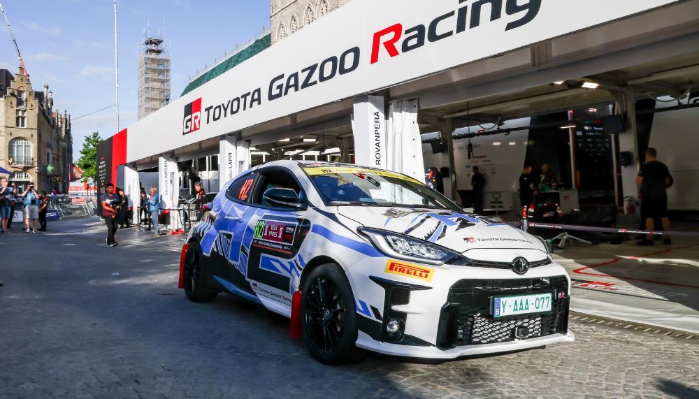 Toyota Yaris s vodíkovým spalovacím motorem se proháněla na belgické ...