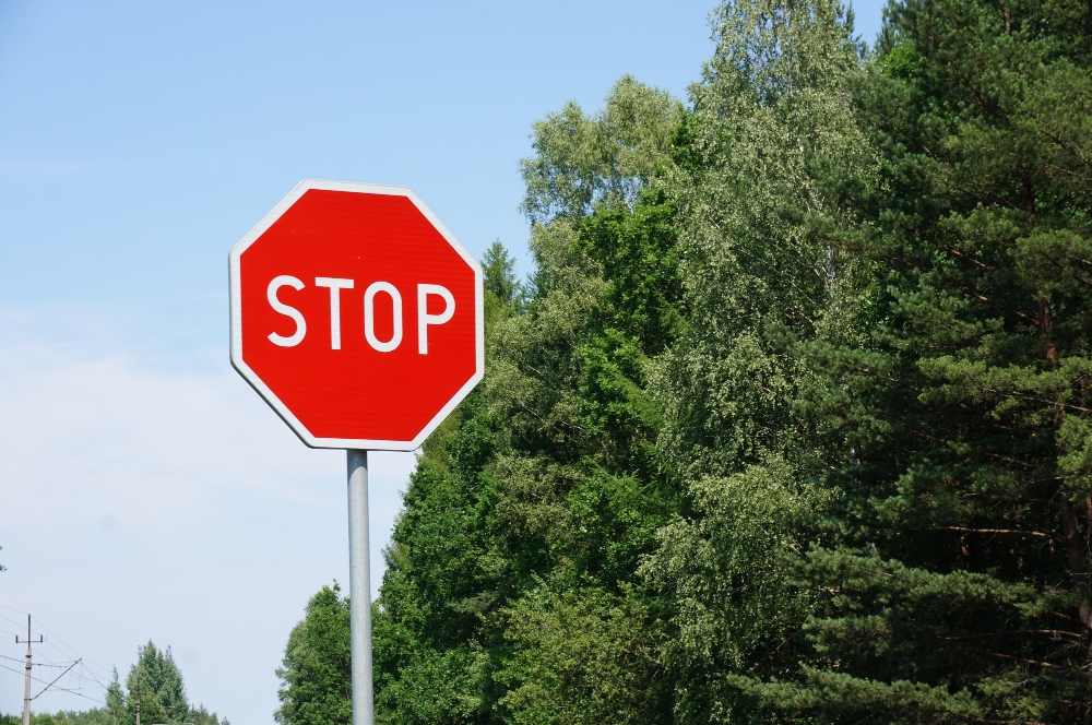 Dopravní značka STOP není vždy stopkou: Kdy můžete projet bez zastavení ...
